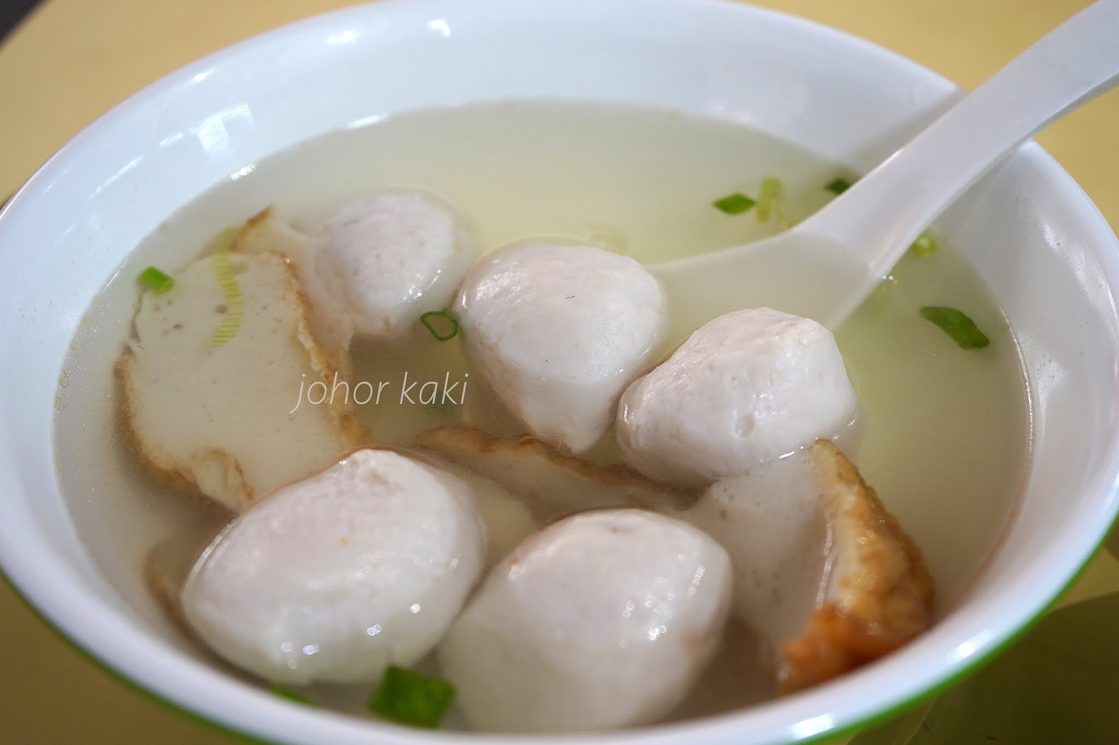 Ru Ji Kitchen Handmade Fish Ball Noodle in Holland Drive Hawker Centre ...