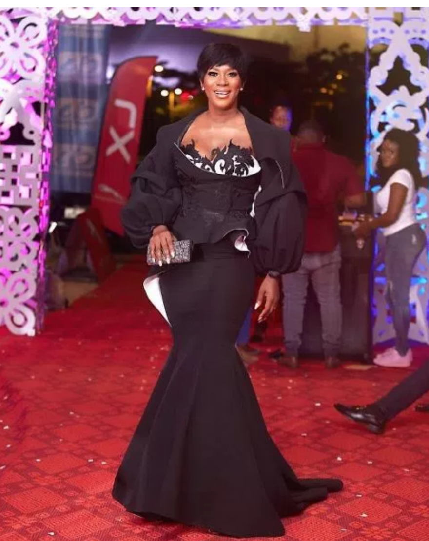 Maestro's Media: STEPHANIE LINUS IS ON POINT IN ENTHYST OUTFIT