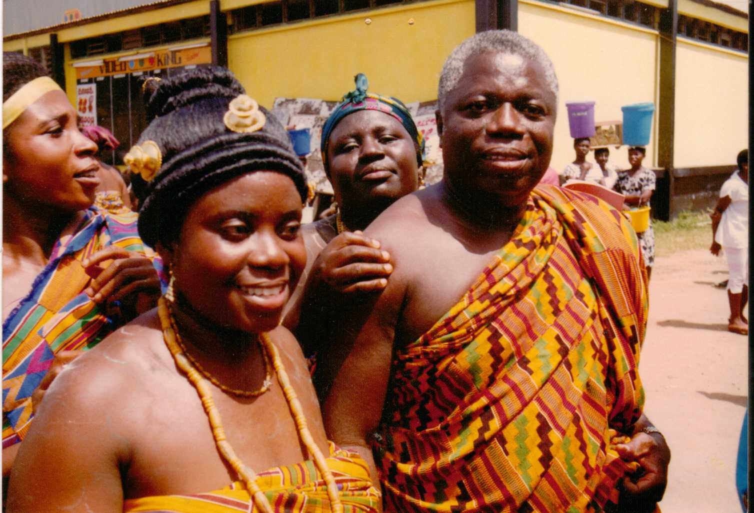 Africa Fashion / Culture: How to Wear Kente Cloth