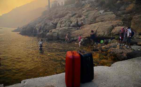 ΑΠΙΣΤΕΥΤΕΣ ΦΩΤΟΓΡΑΦΙΕΣ ΑΠΟ ΤΗΝ ΣΕΡΙΦΟ... ΑΝΤΡΕΣ ΓΥΝΑΙΚΕΣ ΚΑΙ ΜΩΡΑ ...