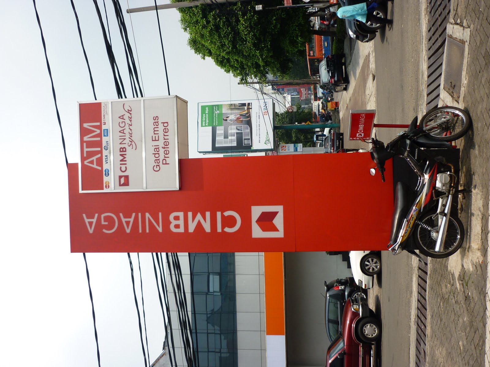 LAEINDONESIA: Standarisasi Interior CIMB Niaga