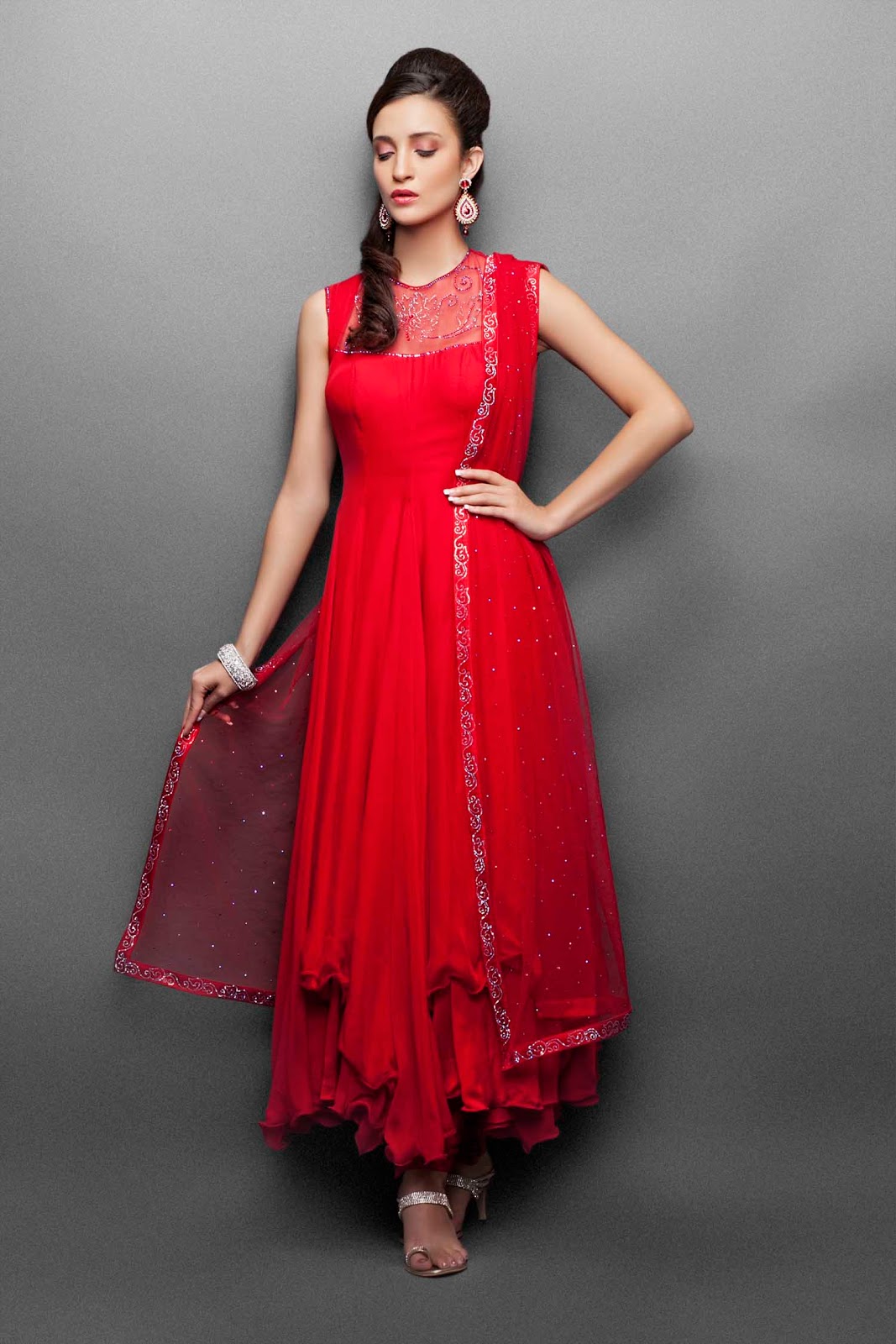 Elegant Indian Clothing & Wedding Outfits: Trendy Indian Fashion Wear ...