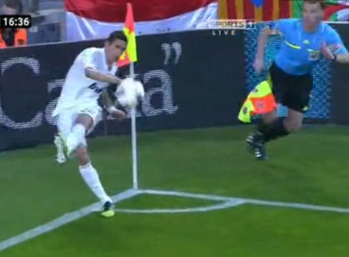 Hong Kong Referee: El Clásico April 2012 : Classic Offside Tragically ...