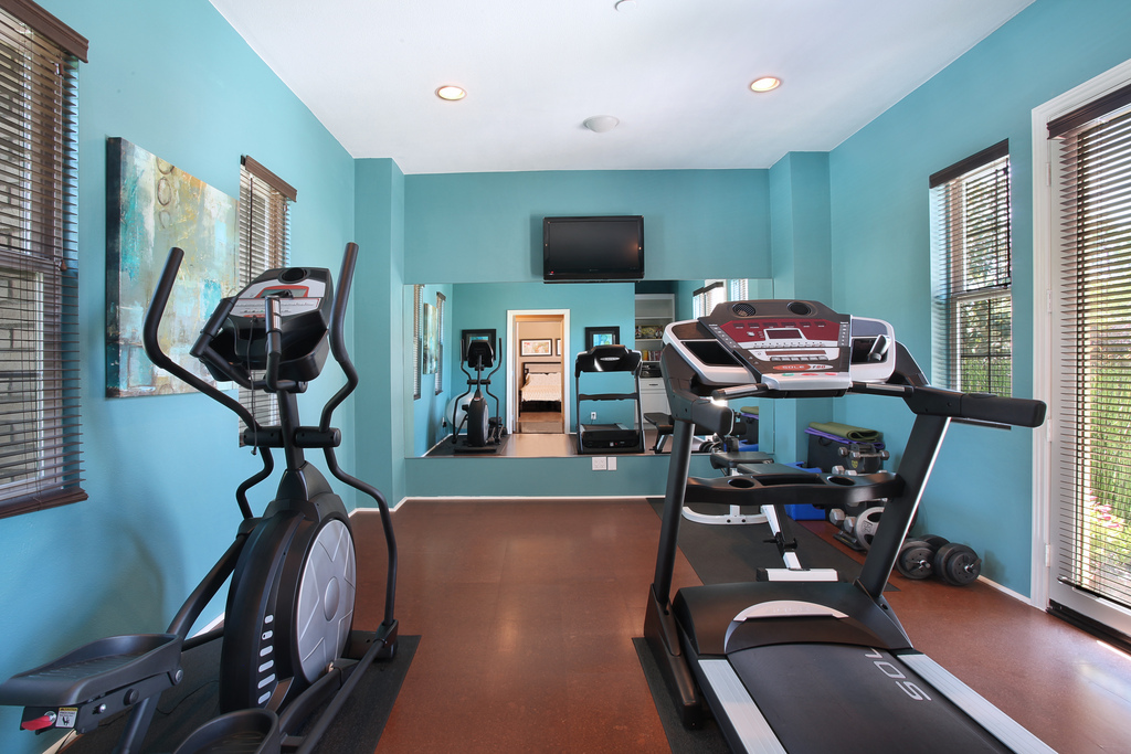 DECORATION: SPORTS ROOM