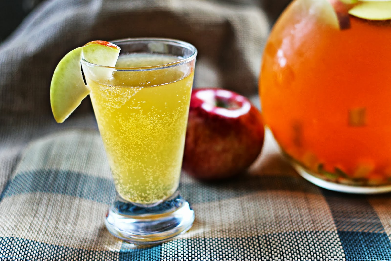 Forking Up: Fancy Fall Drinks for Holiday Hosting - Apple Cider Sangria