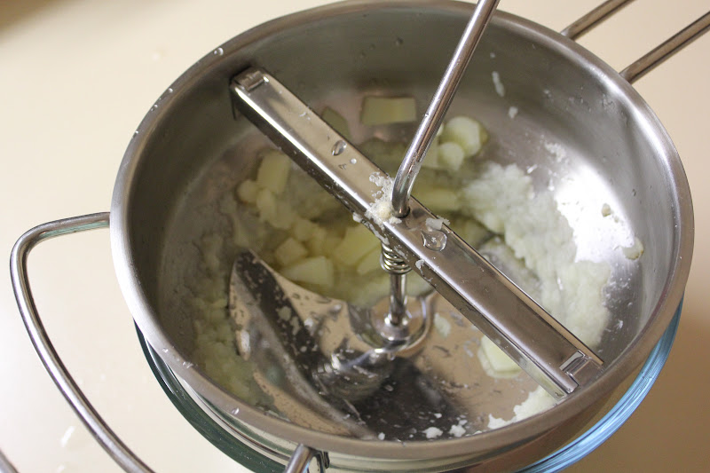 Cookie Queen Kitsch'n: A Maggie Beer Roast Chicken with Parsnip Pear Mash