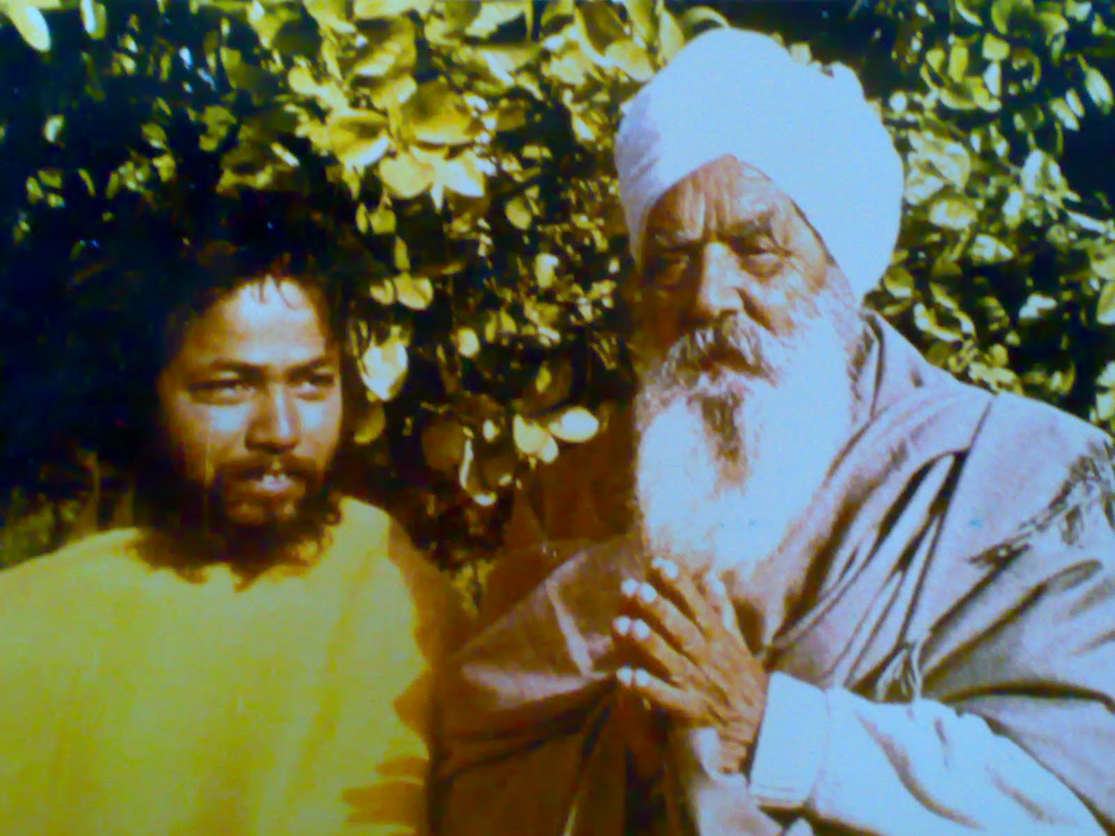 SRIPAD BABA: A MYSTIC YOGI AND SPIRITUAL MASTER: Sripad Baba with Sant ...