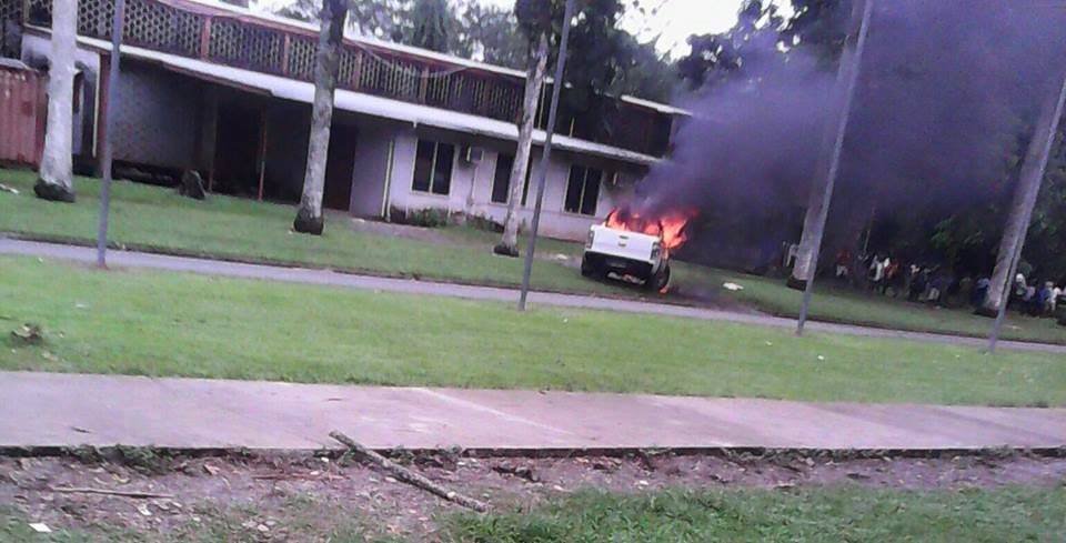Unitech Students burn Vehicle in protest - Papua New Guinea Today