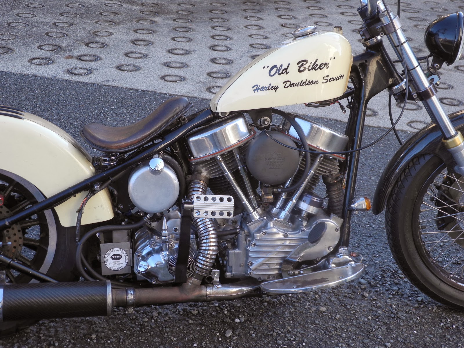 JUNK-MOTOR: At Old Biker
