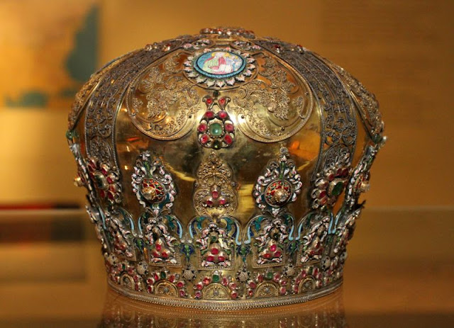НИМ показва църковна корона за 40 млн. долара