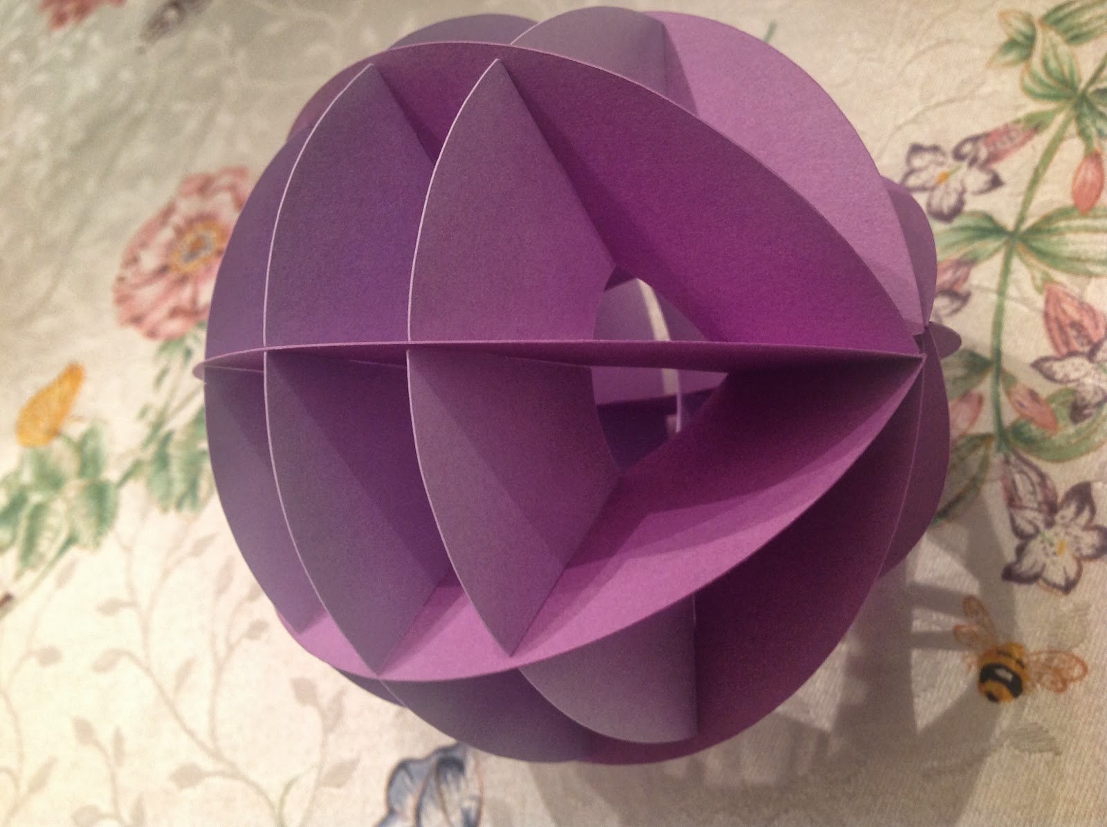 Papercrafts and other fun things: A Circle Within a Circle Slice Form