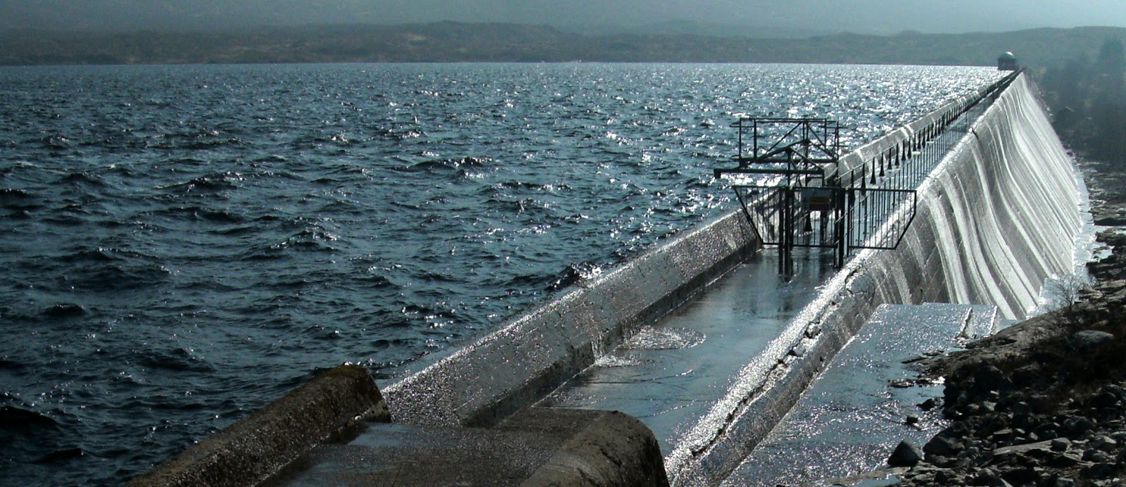 Tour Scotland: Tour Scotland Photographs of Blackwater Dam