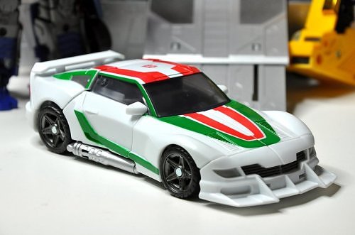 Heroic Decepticon: Generations Wheeljack is an exceptional toy