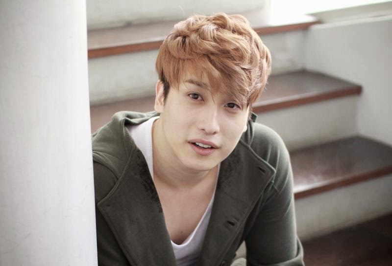 Estreia de TaeHeon (ZE:A) como lutador de MMA será adiada