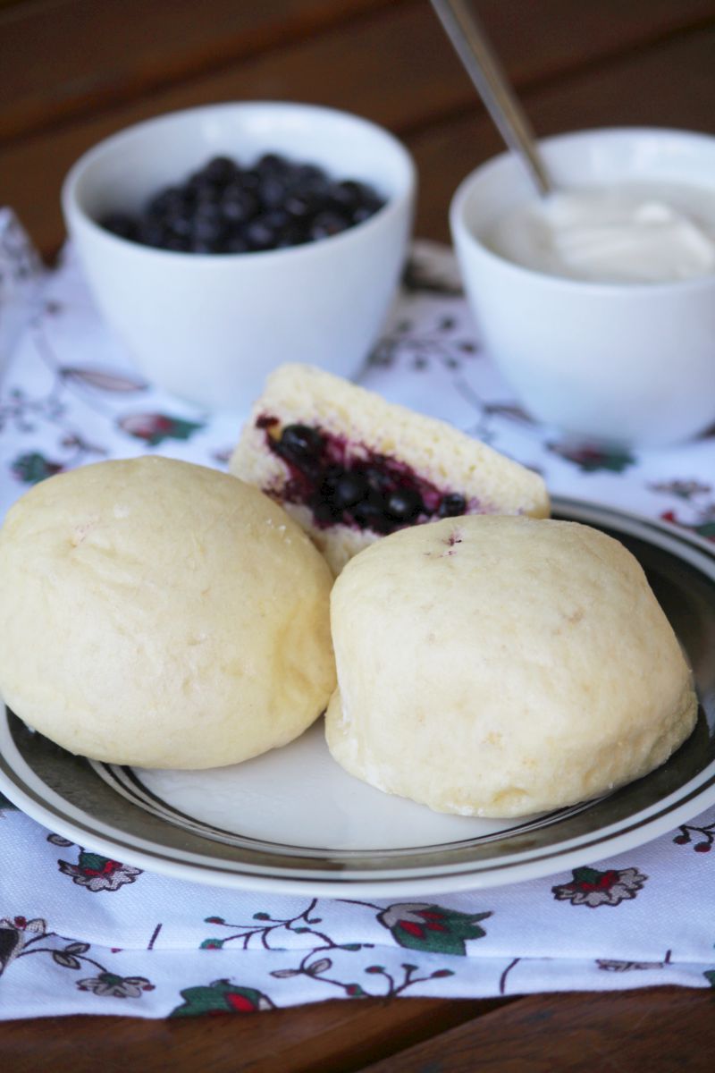 Pampuchy, buchty, parowańce czyli bułki na parze | Bajkorada - przepisy ...