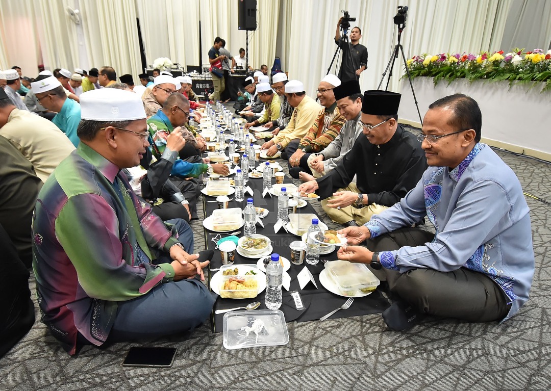 T E G A N U K I TA: Balai Raya Boleh Diguna Bersama