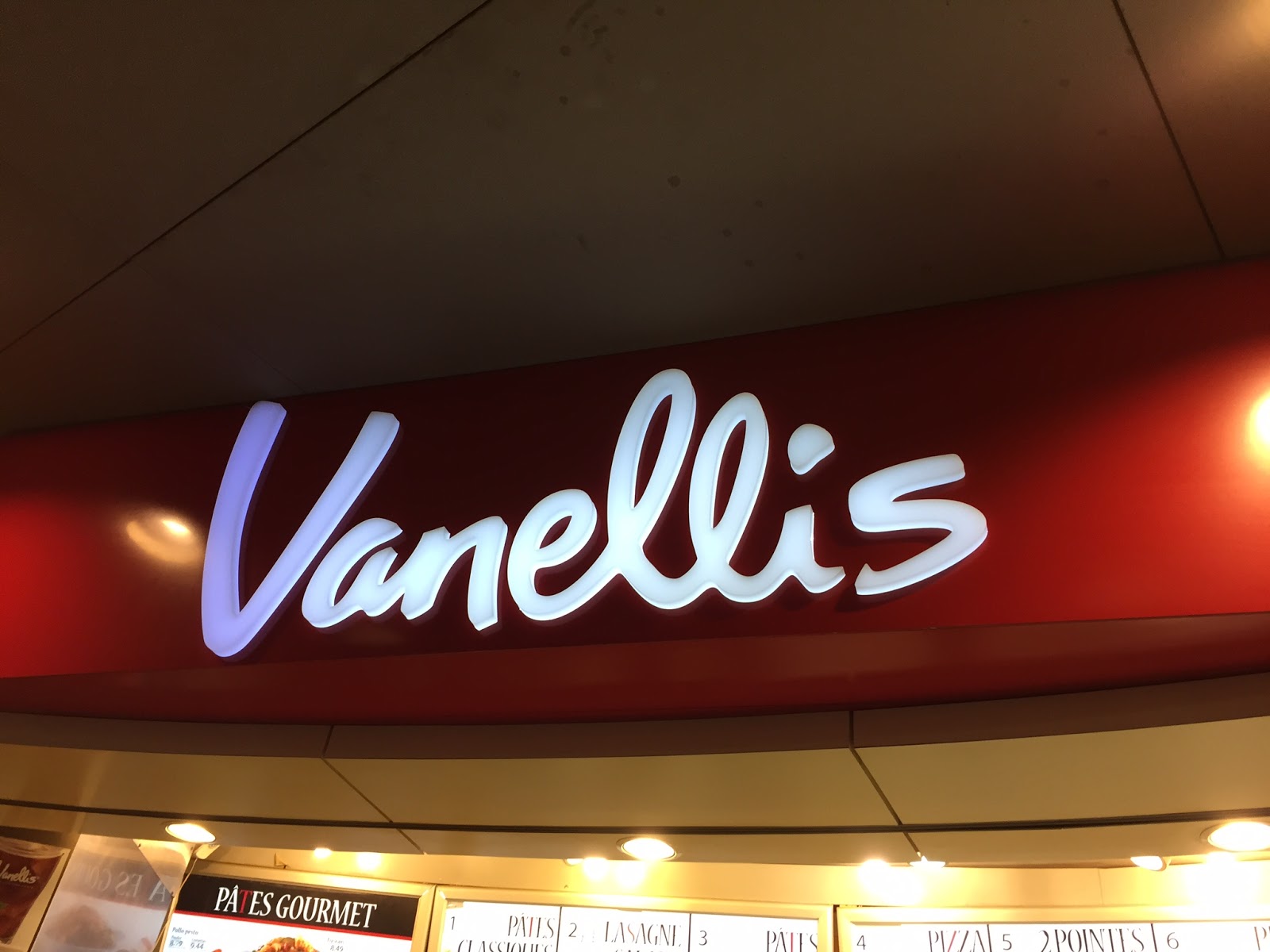 Poutine From Vanelli's / Vanelli'sのプーティン ~ I'm Made of Sugar! - Chihiro ...
