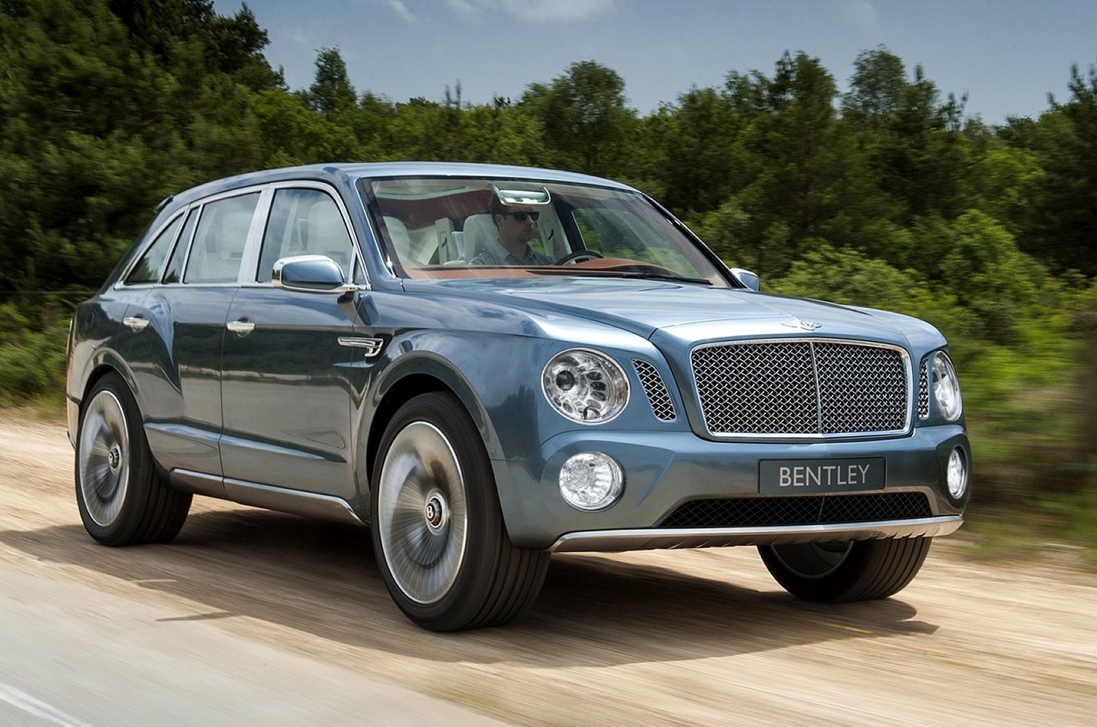 2017 Bentley SUV 1024 x 768 Wallpaper | AutoMotorss