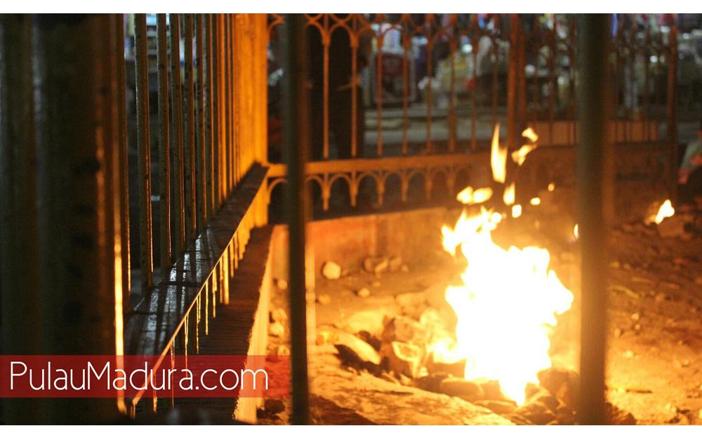 Obyek Wisata Api Tak Kunjung Padam di Pamekasan - Gerbang Pulau Madura