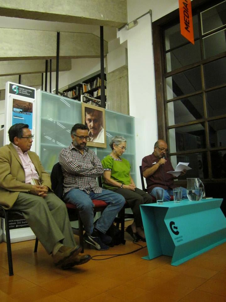 Presentación del libro "Poemas de la Zona Reina" de Mario Payeras