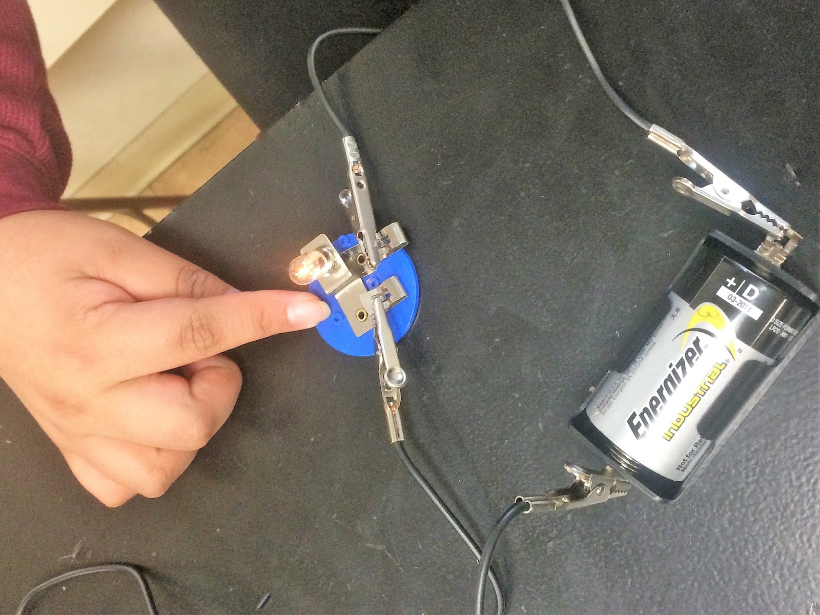 Physics Lab - a Good Place to Do Physics: Hands on Electricity