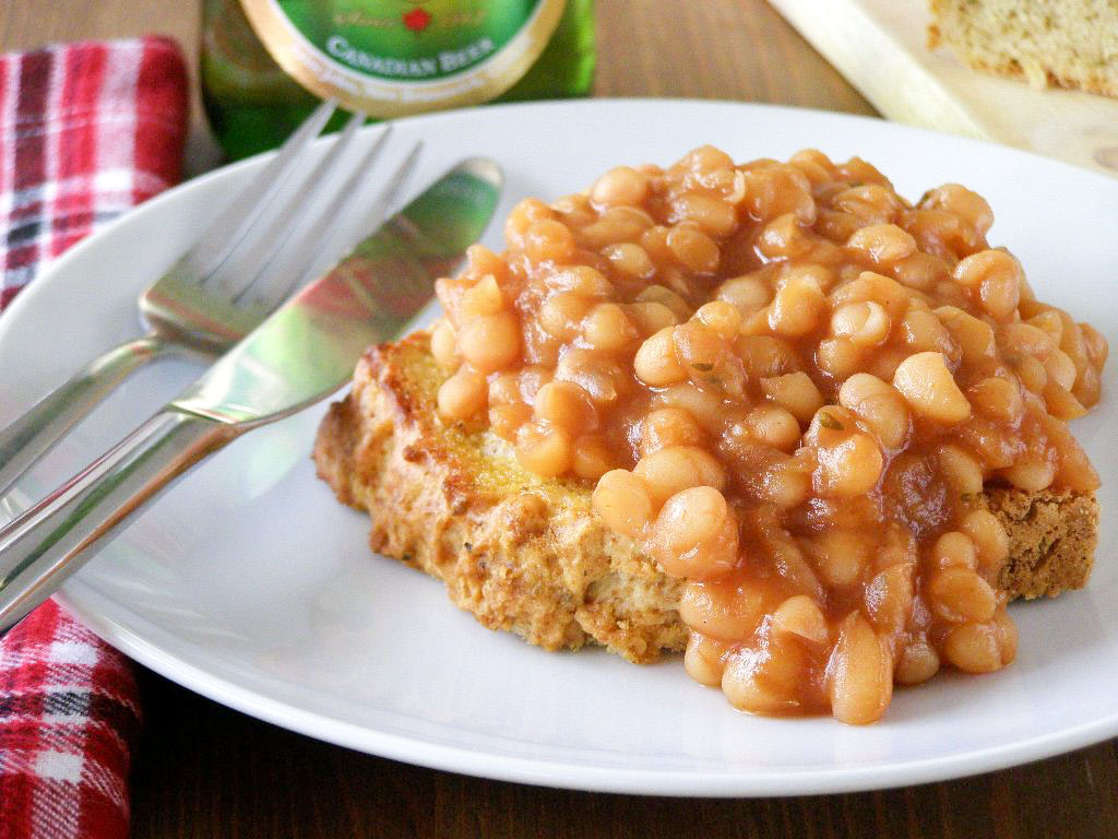 maple•spice: Drunk Canadian Maple Baked Beans on Toasted Herbed Beer Bread