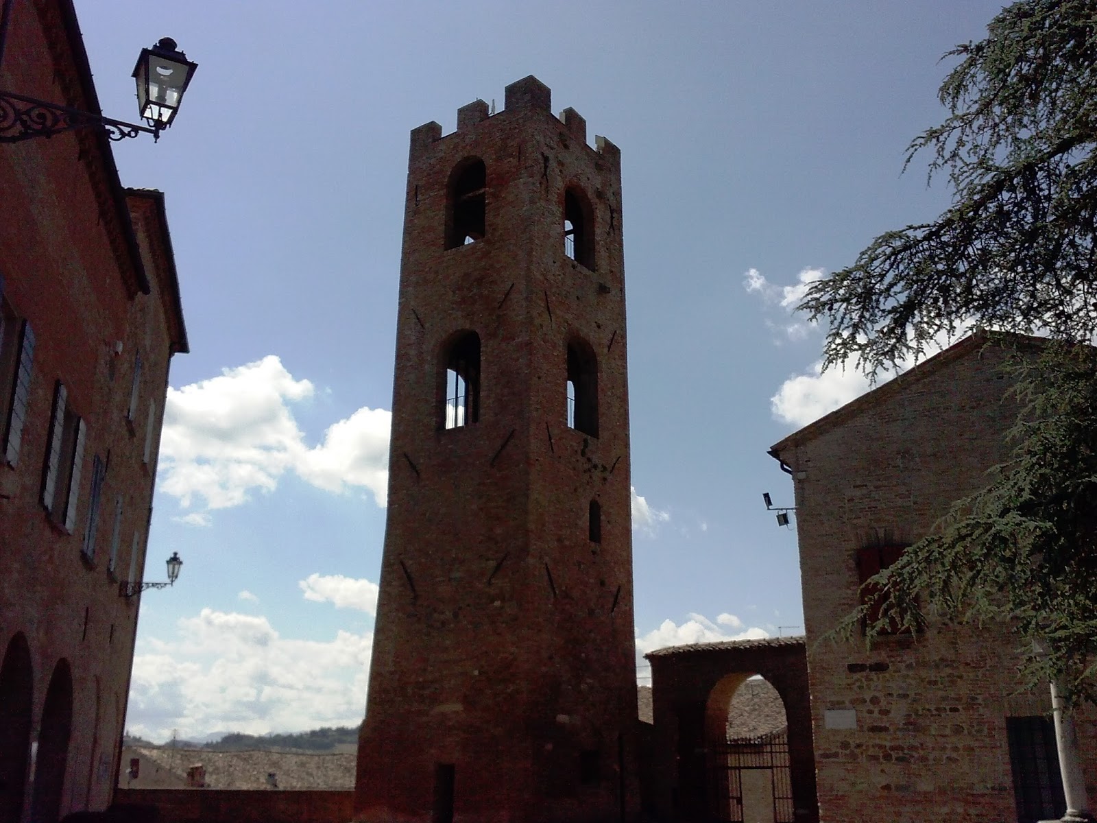 Living Ravenna: Visita alla Fondazione Balestra, Castello Malatestiano ...