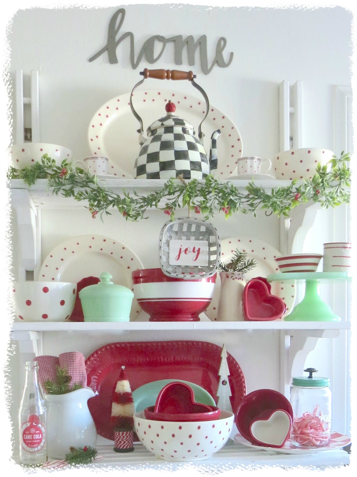 Art and Sand: A Cottage Made for Christmas