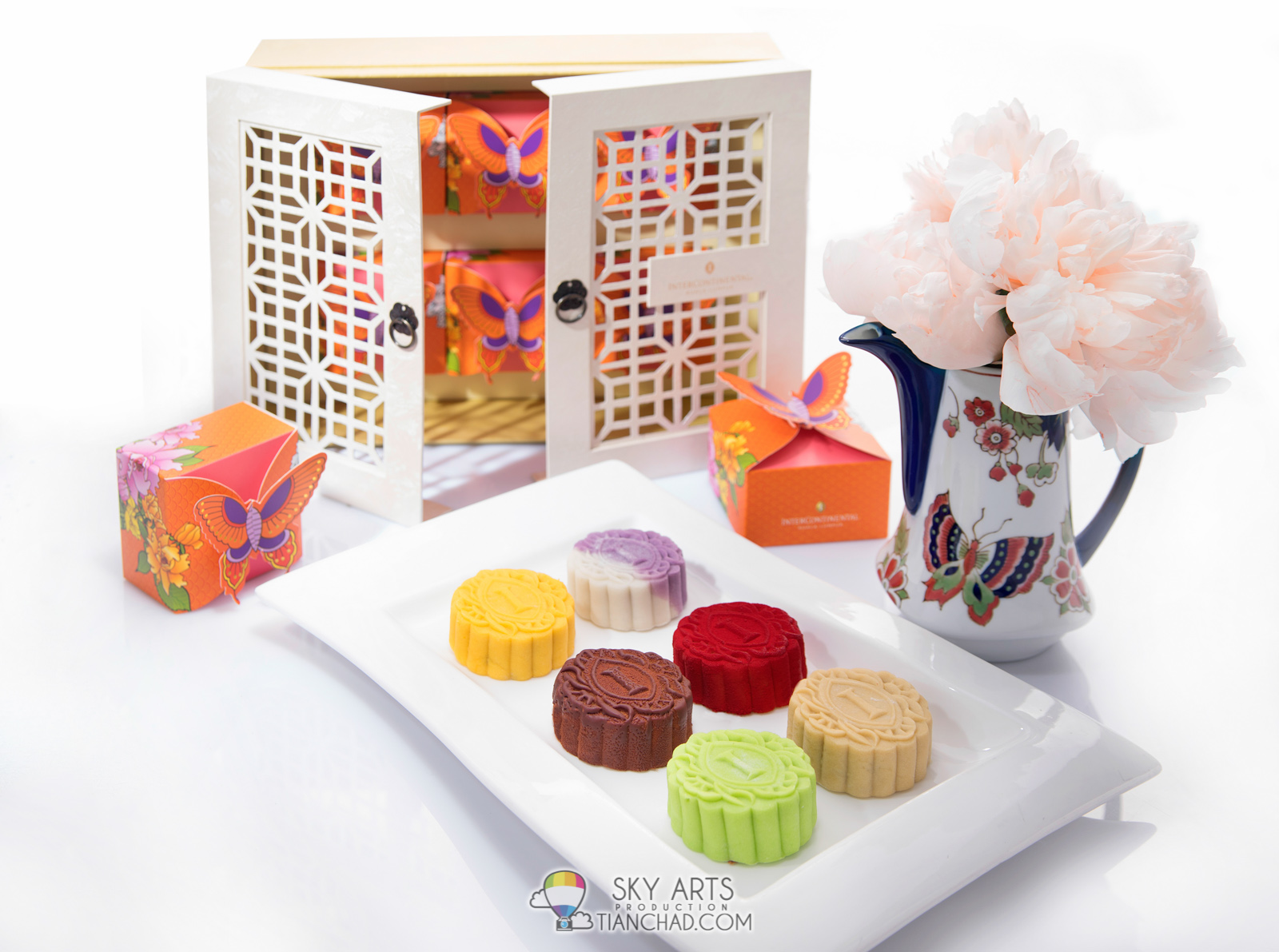 Beautiful Handmade Mooncakes by Award Winning Tao Chinese Cuisine ...