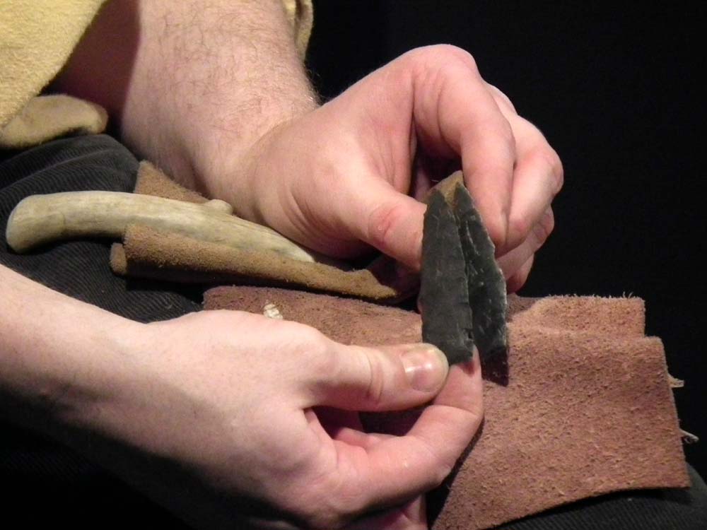 Elfshot: Knapping a Dorset Palaeoeskimo Knife; A Photo Essay