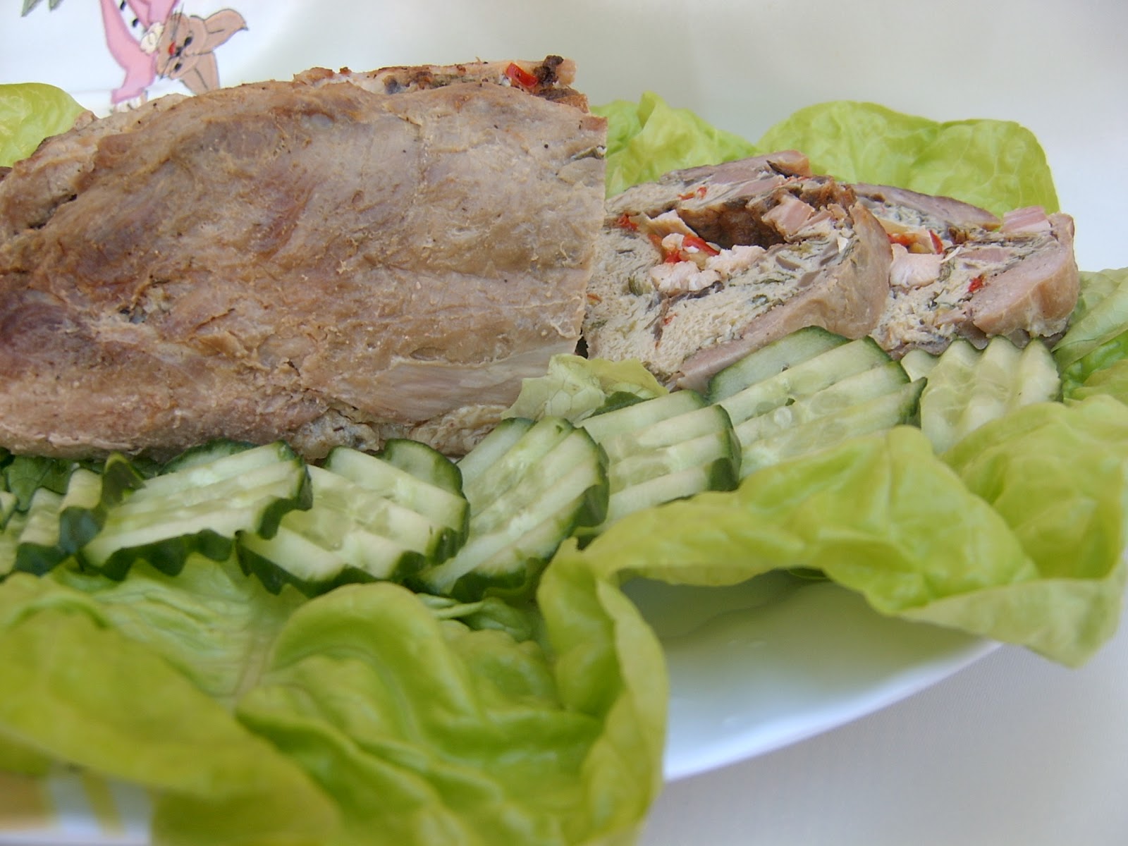 Rulada de porc cu pui si ciuperci