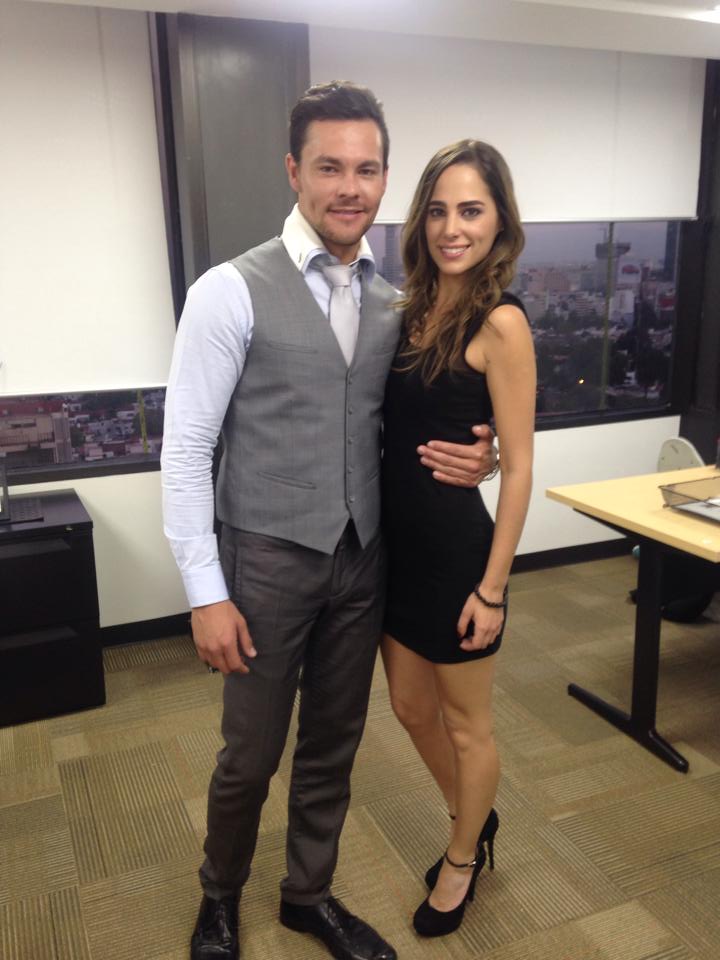 Laura Montijano y David Negrete Ornelas en el videoclip Hoy es un buen ...