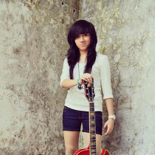 Nda Putriyana Blog: biodata non dhera idol