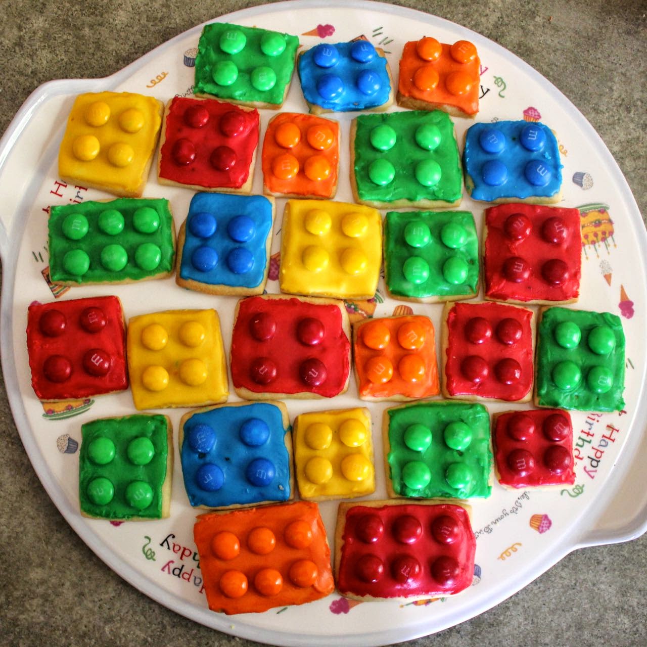 Green Gourmet Giraffe: Lego biscuits for the birthday boy