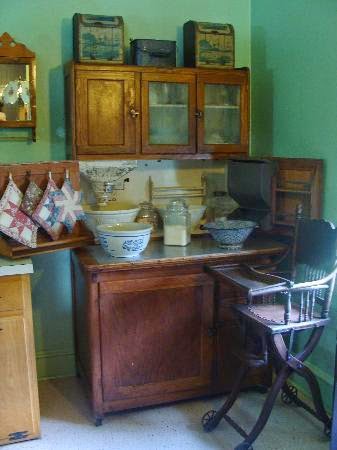 Little Homestead In Boise : Simple Amish Kitchens