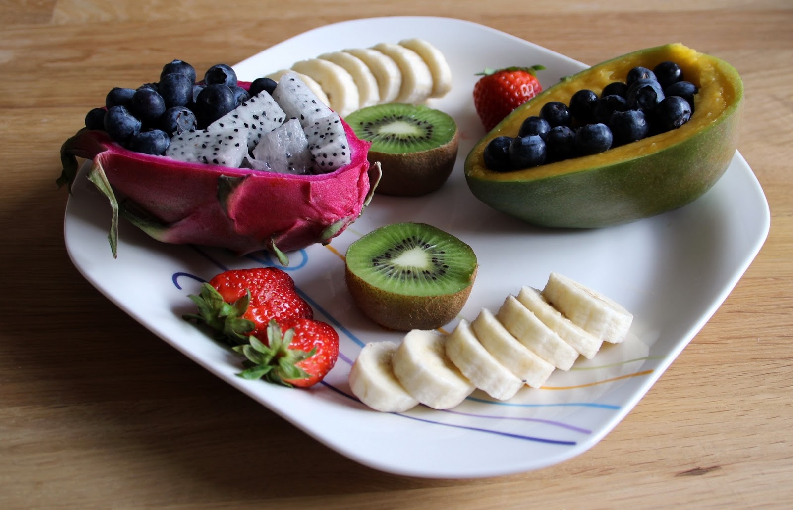 Meeresblau: Leckeres Obst Frühstück
