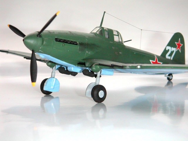 AIRPLANE SCALE MODELKIT: ILYUSHIN IL-10