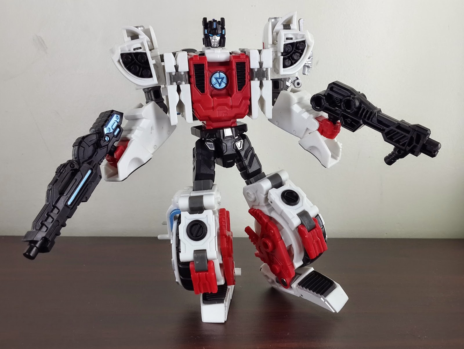 Blog Transformers.com: 1124: TFC Warning Line (Protectobot Groove)