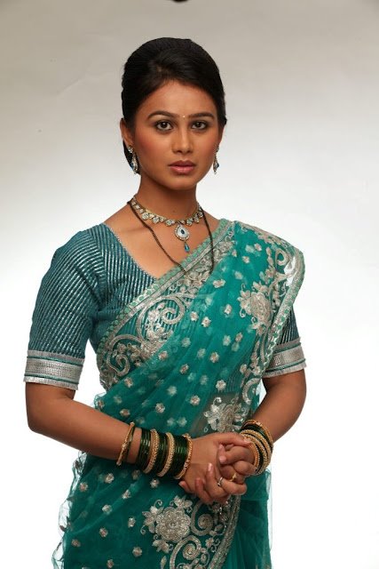 Mrunal Dusanis Cute Photos | Veethi