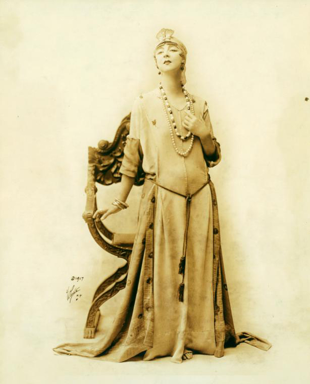 Modern Dance Pioneer: 39 Stunning Vintage Photos of Ruth St. Denis in ...