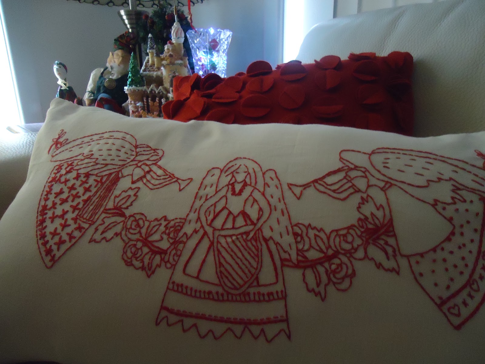 monique's mess: Redwork angel stitchery