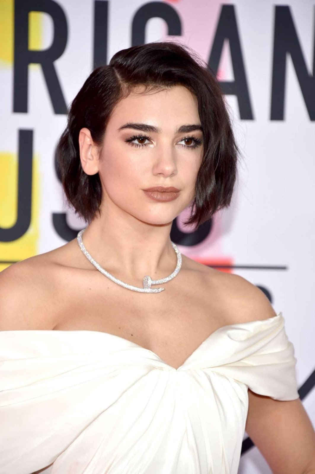 Dua Lipa wears bridal white to the 2018 American Music Awards