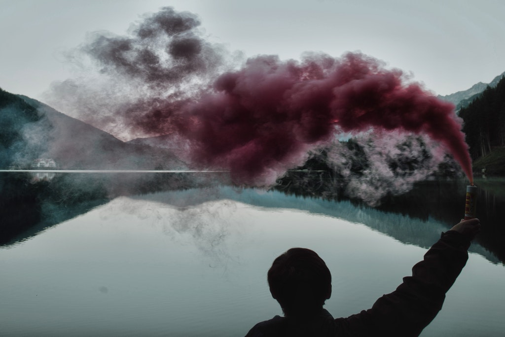 "Smoke signals" nghĩa là gì?