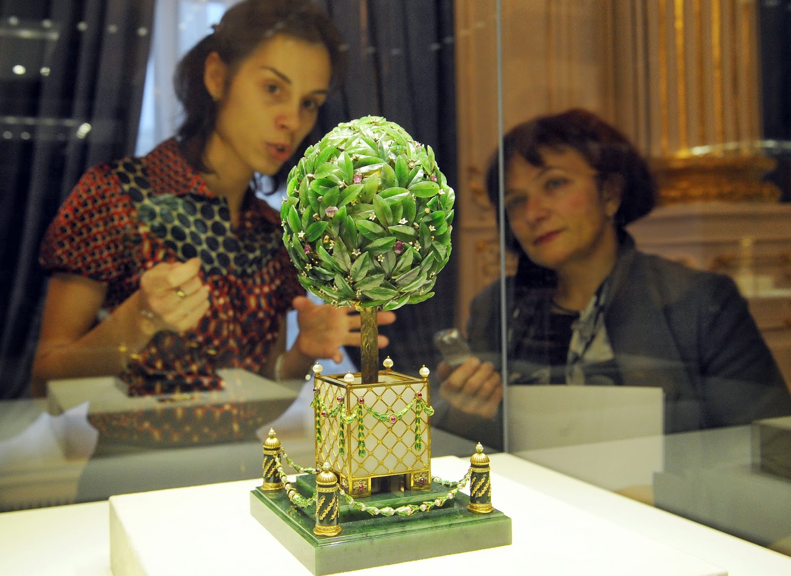 Russian: Viktor Vekselberg opened Faberge Museum in St. Petersburg ...