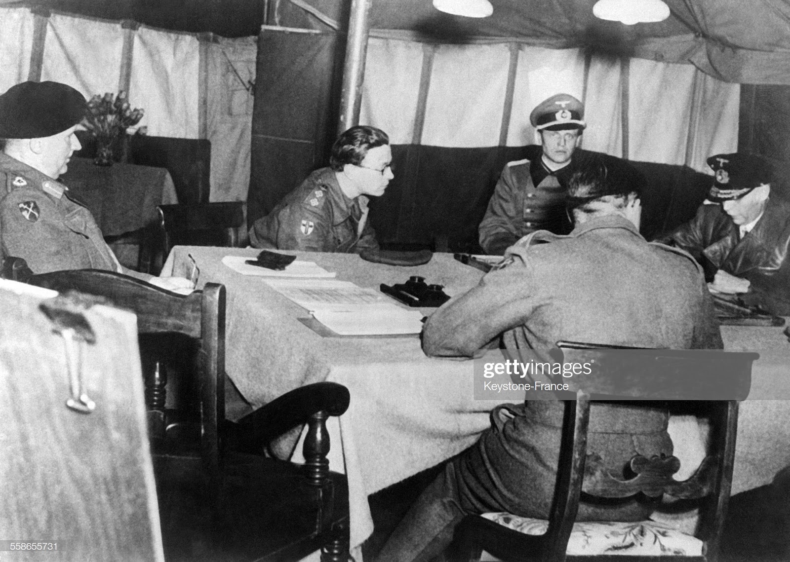 NAZI JERMAN: Menyerahnya Jerman Dalam Perang Dunia II