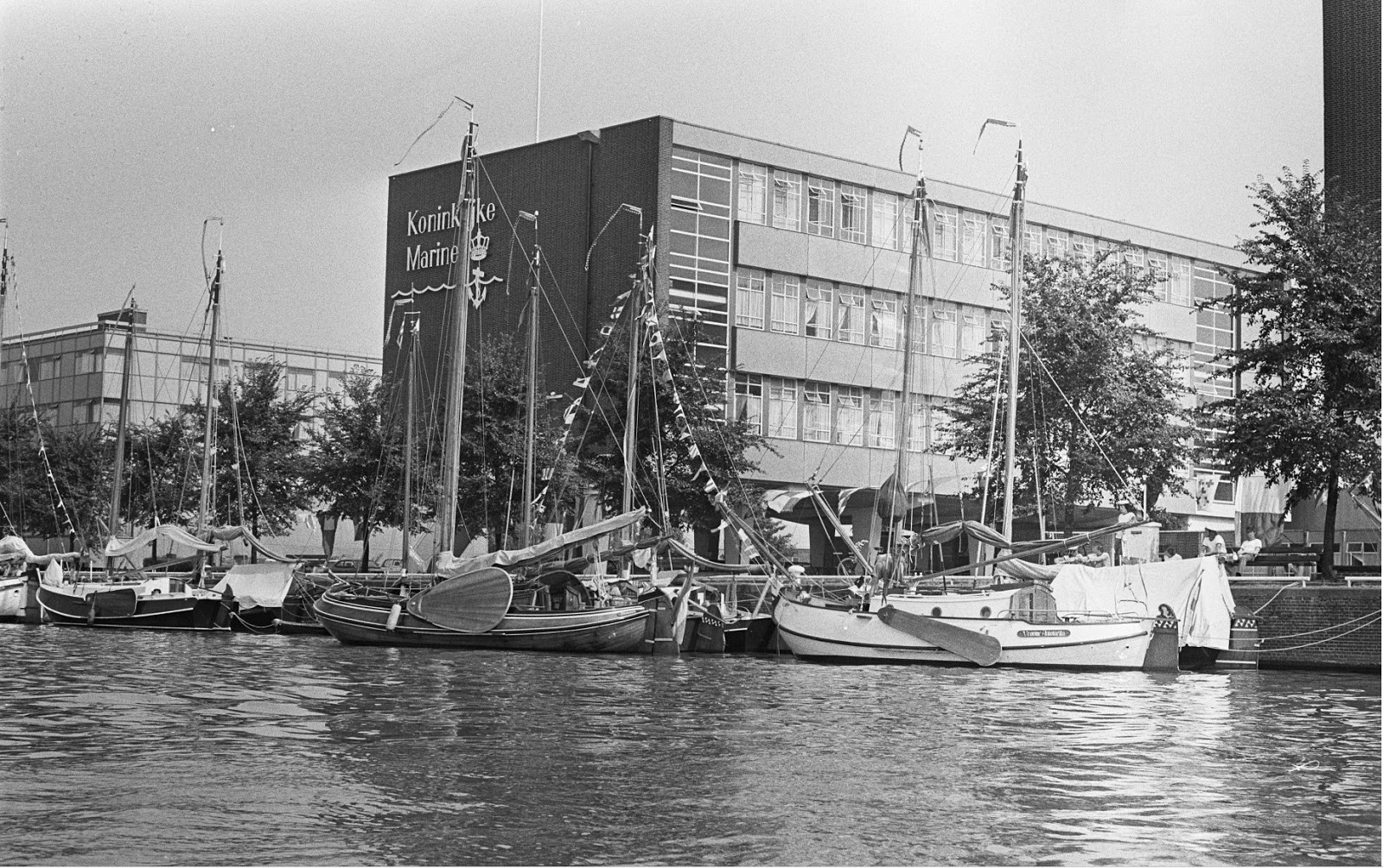 Marineterrein Amsterdam: Het Marineterrein in het beeldarchief van het ...