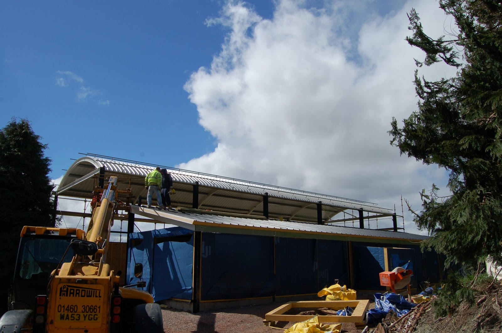 Woodhayes: Installing the Roof and Liner, insulation and the exterior ...