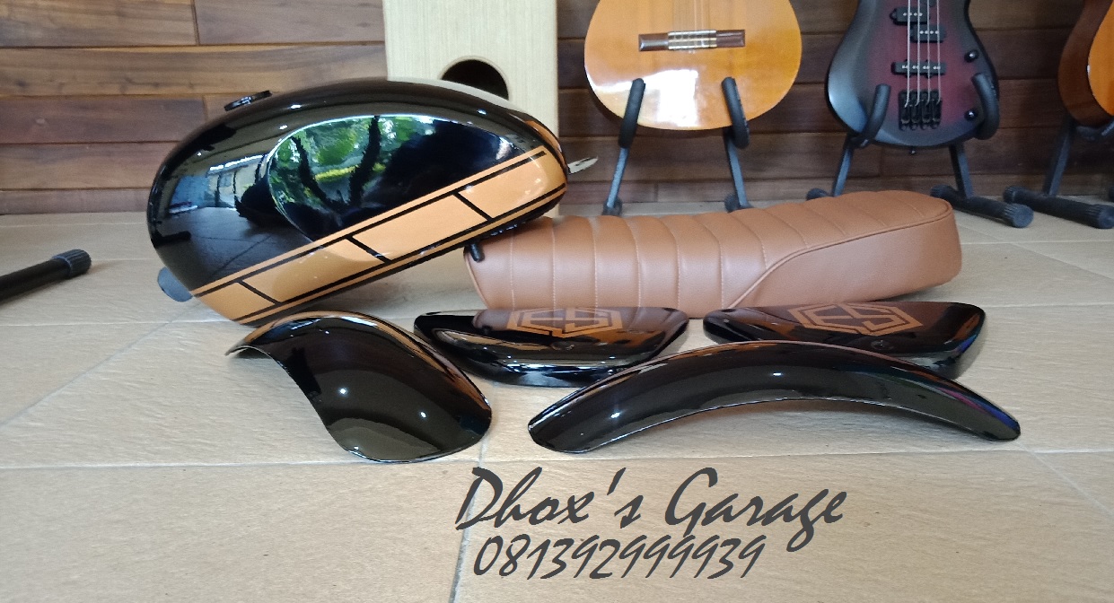 Tangki Knalpot Kustom: Tangki Custom Triumph Hitam Emas