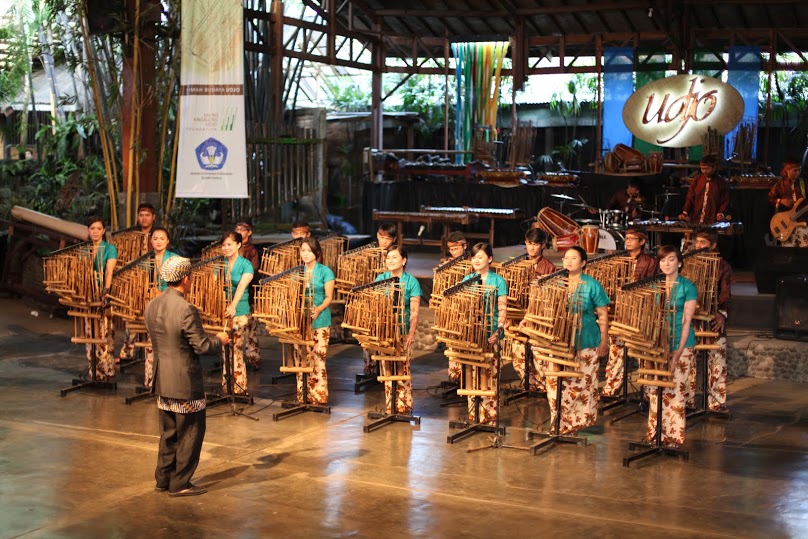 Tourist Destination in Bandung - Saung Angklung Udjo | Tours de Indonesia