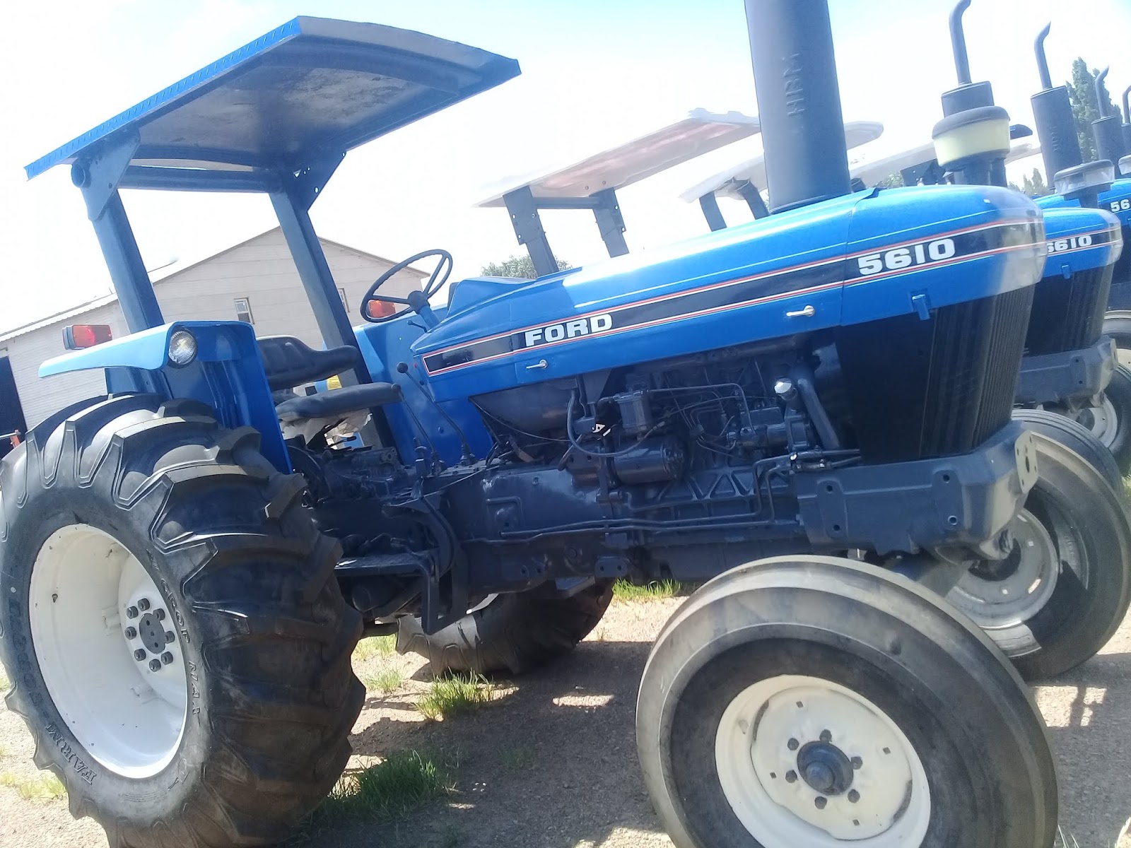 MAQUINARIA AGRICOLA INDUSTRIAL: Tractor Ford y New Holland 5610 ...